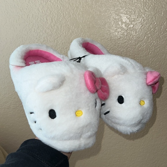 Hello Kitty | Shoes | Hello Kitty Slippers | Poshmark